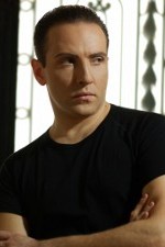 How do Romanians look